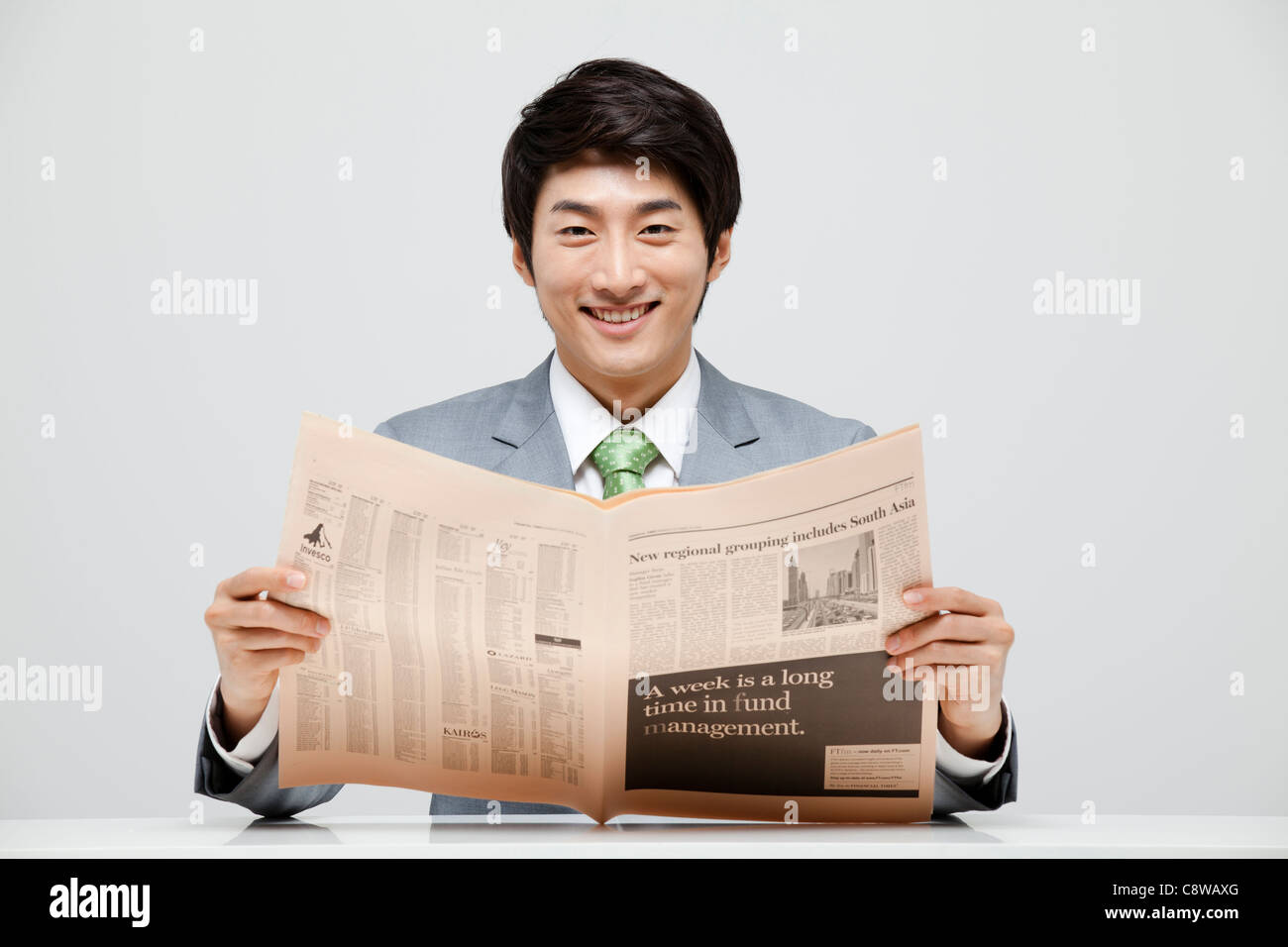 Man newspaper profile hi-res stock photography and images - Alamy