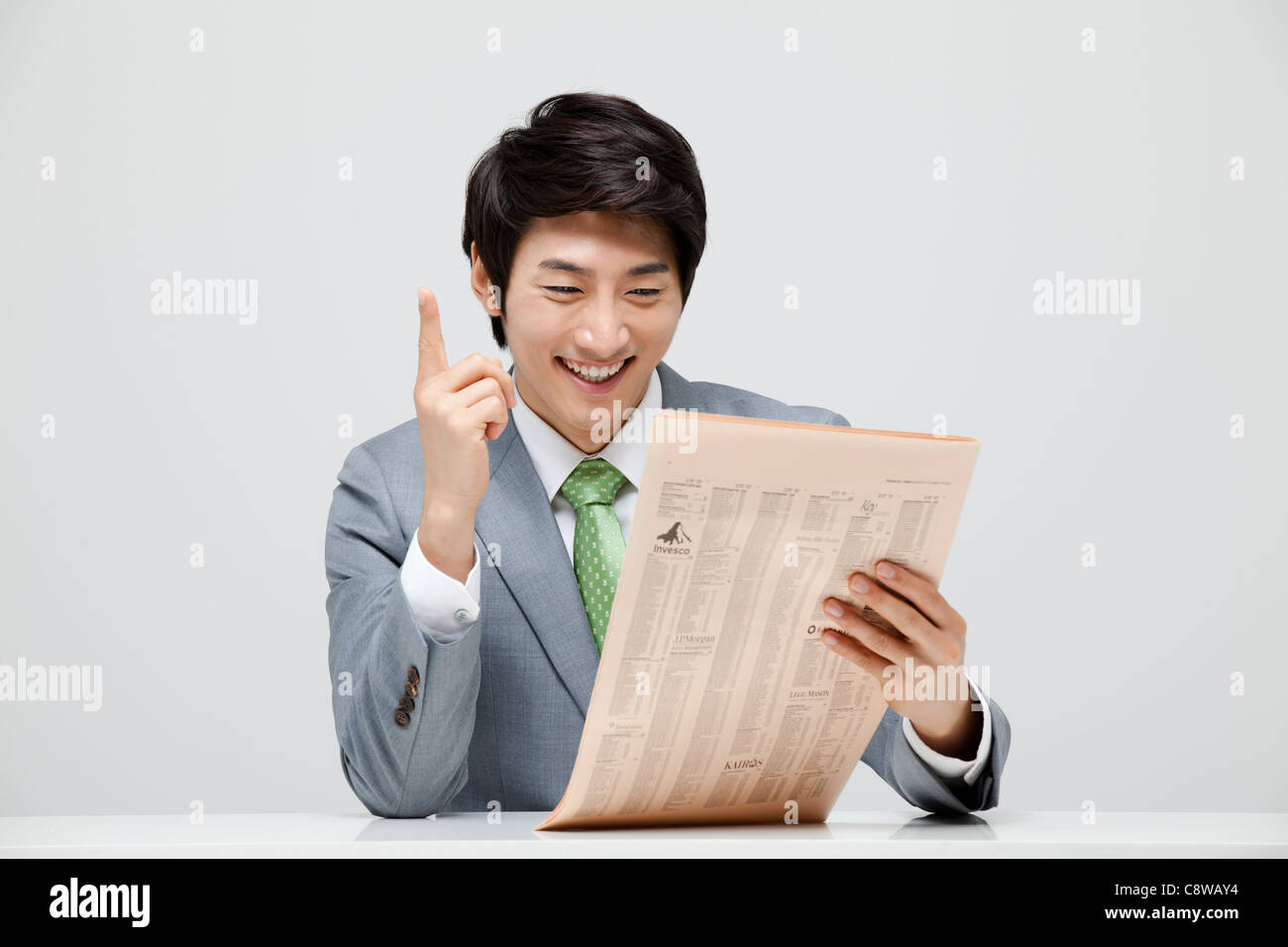 Newspaper men pointing hi-res stock photography and images - Alamy
