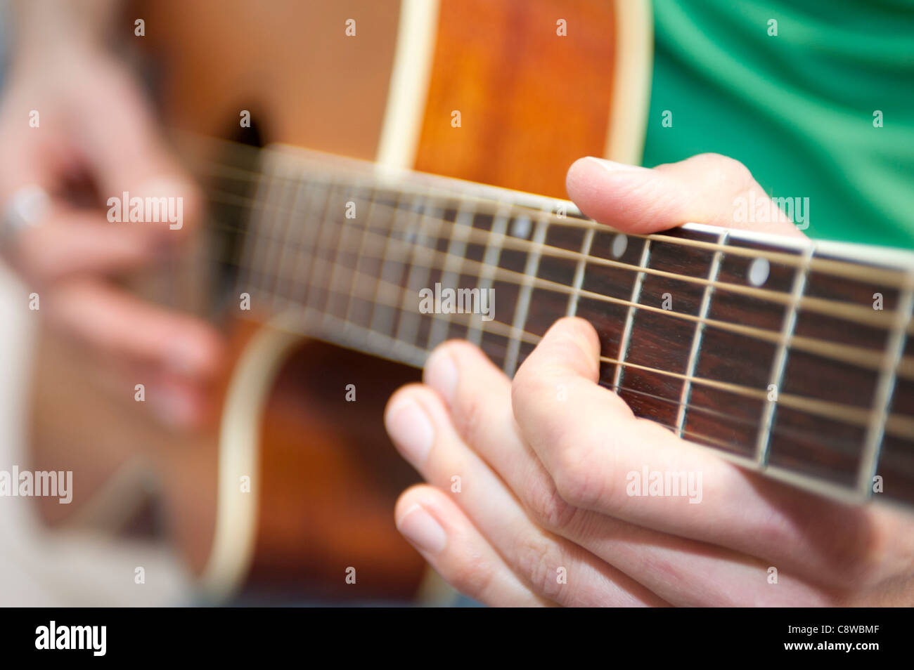 Pluck string hi-res stock photography and images - Alamy