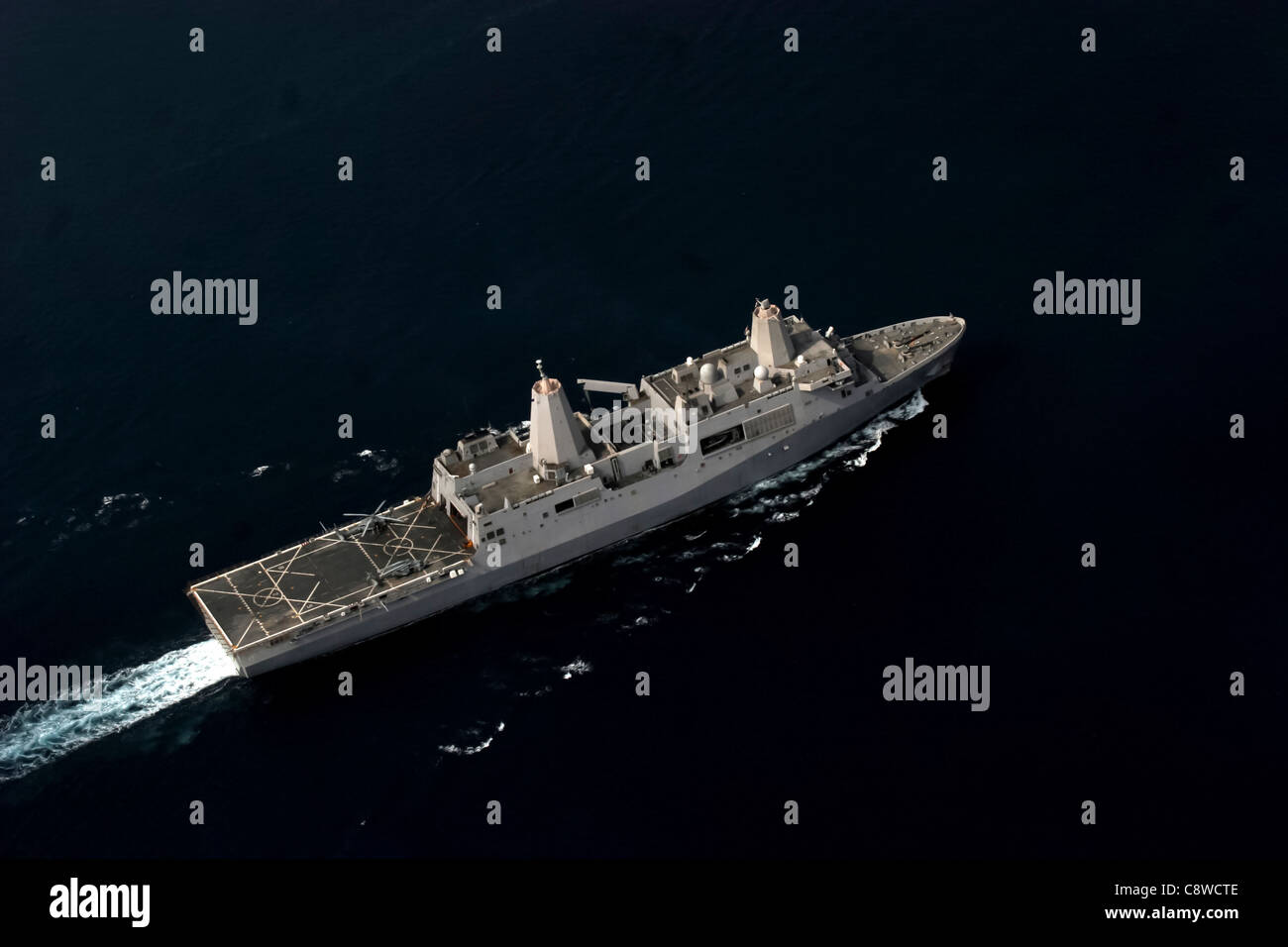 The amphibious transport dock ship USS San Antonio (LPD-17) patrols in ...