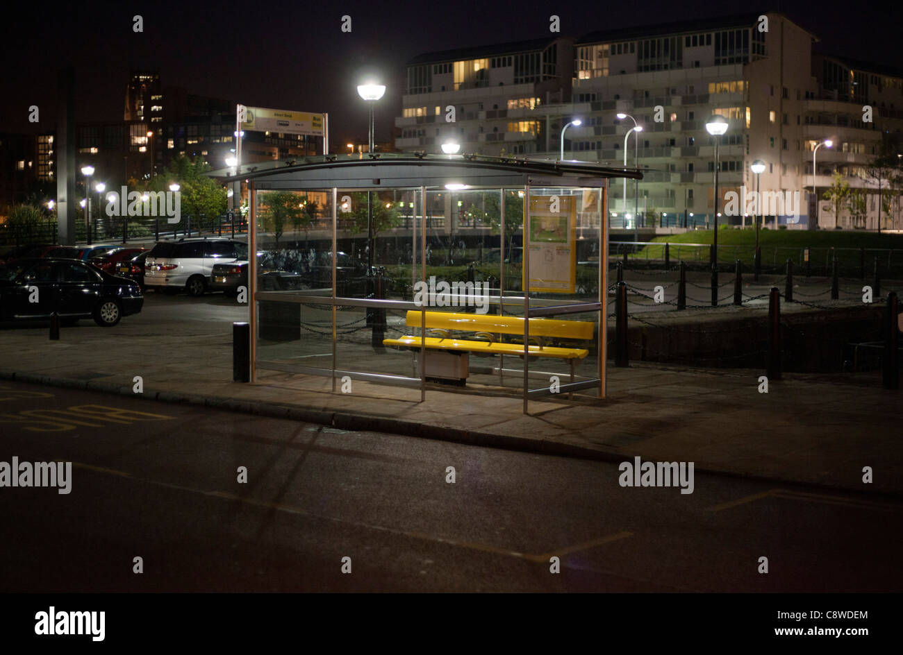 Bus stop at Albert Dock, Liverpool Stock Photo - Alamy