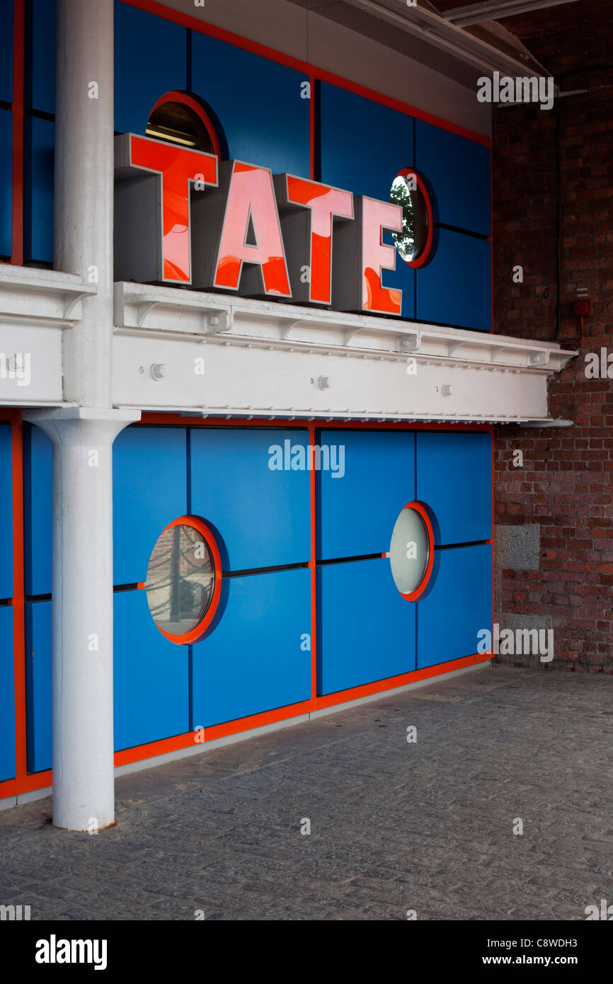Tate Modern Liverpool signage at Albert Dock Stock Photo - Alamy