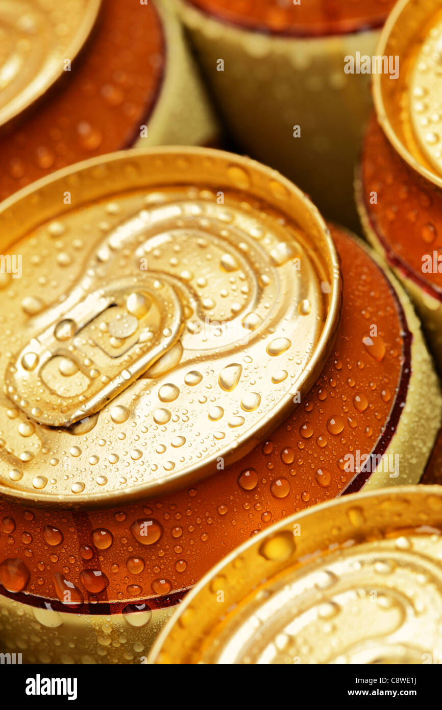 Gold drinking cans with water drops close up Stock Photo - Alamy
