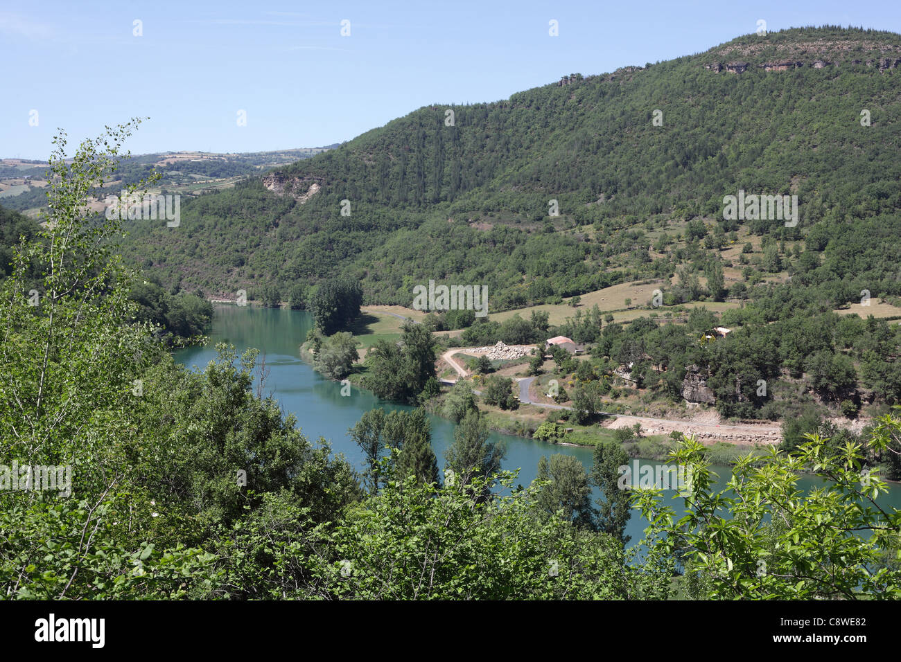 Trees and river scene hi-res stock photography and images - Alamy