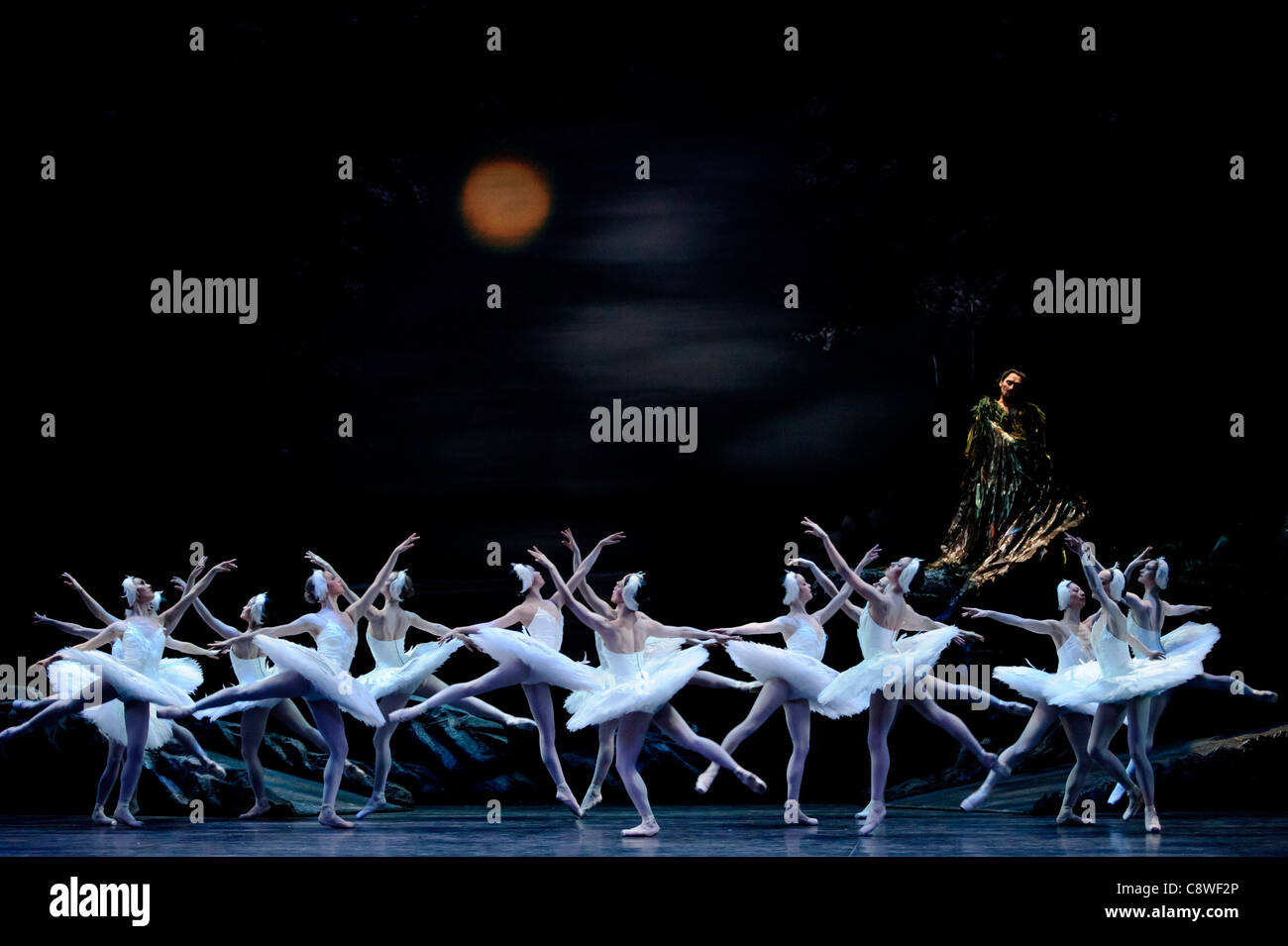 Derek Deane's Swan Lake at the London Coliseum Stock Photo - Alamy