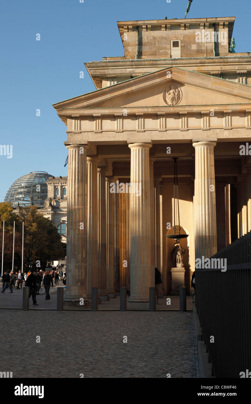 Gate and reichstag building hi-res stock photography and images - Alamy