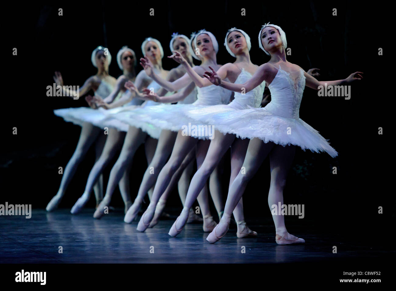 Derek Deane's Swan Lake at the London Coliseum Stock Photo - Alamy