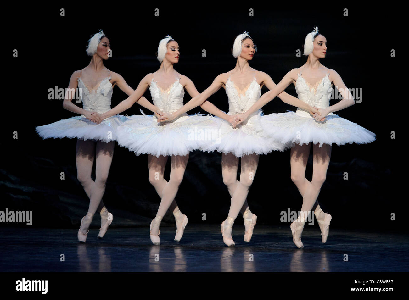Derek Deane's Swan Lake at the London Coliseum Stock Photo - Alamy