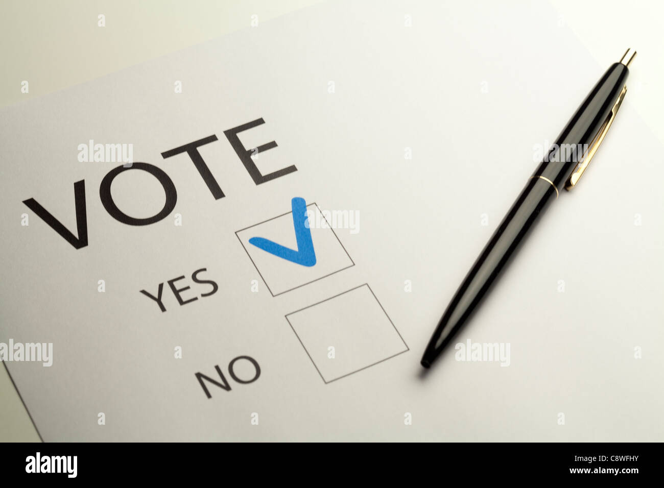 Box to tick hi-res stock photography and images - Alamy