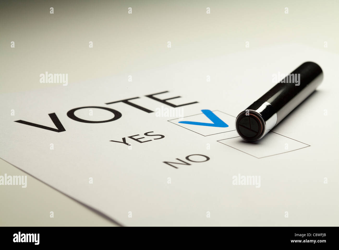 True or false tick box hi-res stock photography and images - Alamy