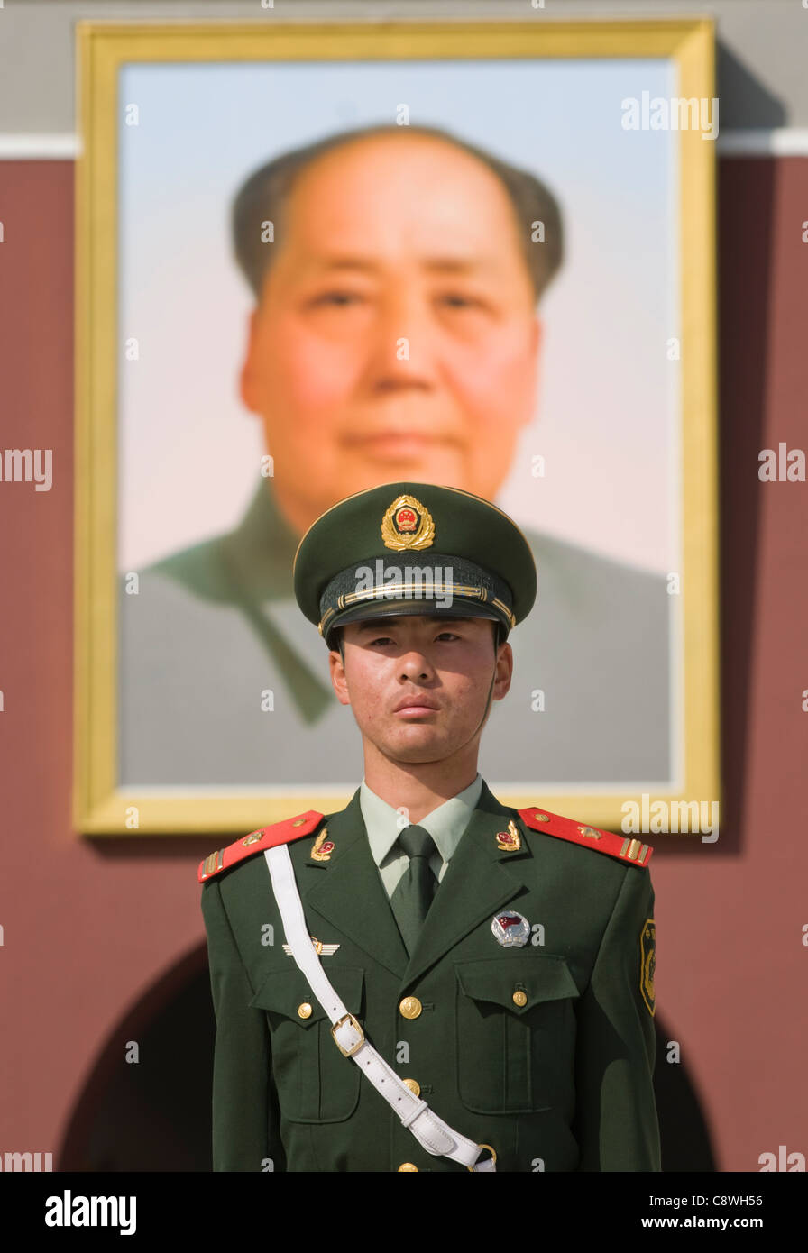 Beijing china guard soldier hi-res stock photography and images - Alamy