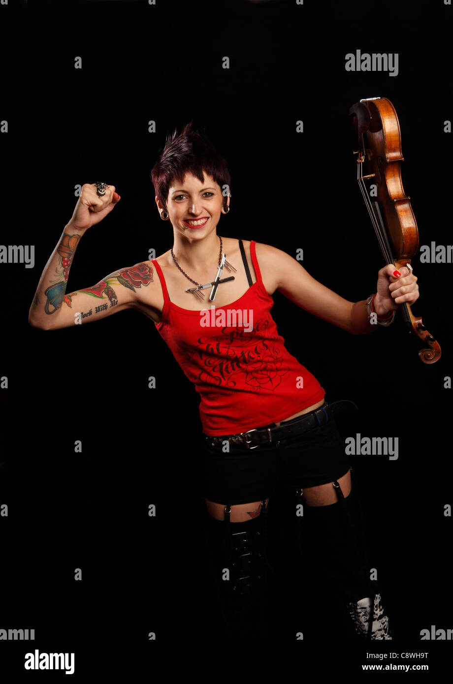 female violinist with tattoos on her arm Stock Photo - Alamy