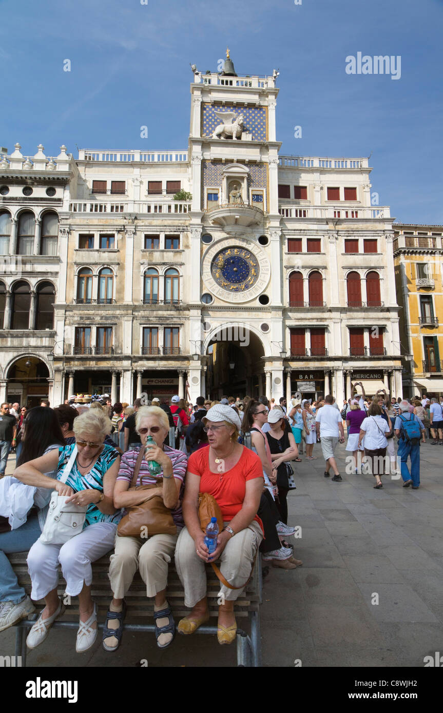 Venice tourists hi-res stock photography and images - Alamy
