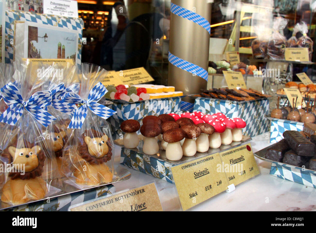 Storefront in Munich, Germany during Oktoberfest Stock Photo - Alamy