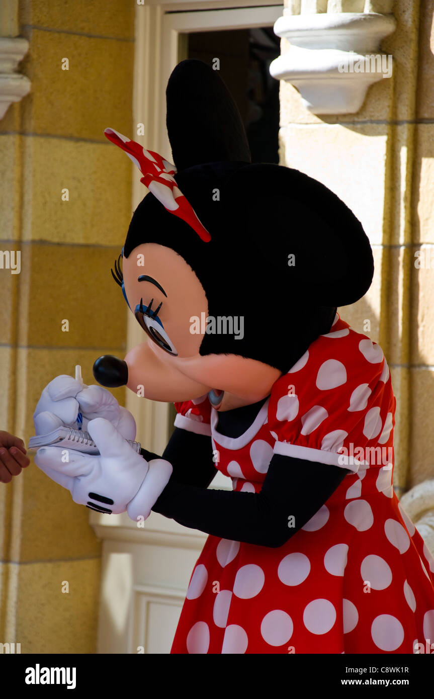 Minnie Mouse Character at Disneyland in Anaheim California Stock Photo ...
