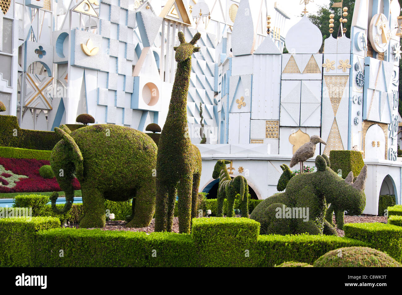 Bush in the shape of animal Stock Photo - Alamy