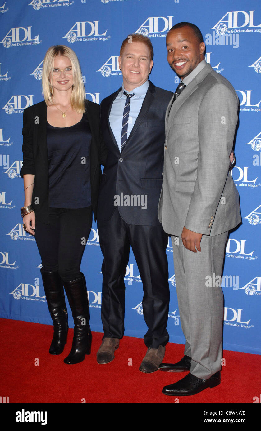 Alice eve smiling hi-res stock photography and images - Alamy