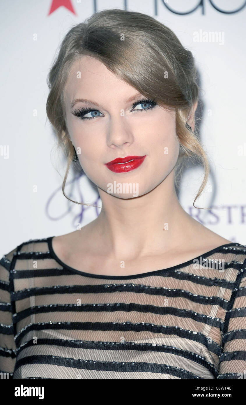 Taylor Swift at in-store appearance for Taylor Swift Unveils ...