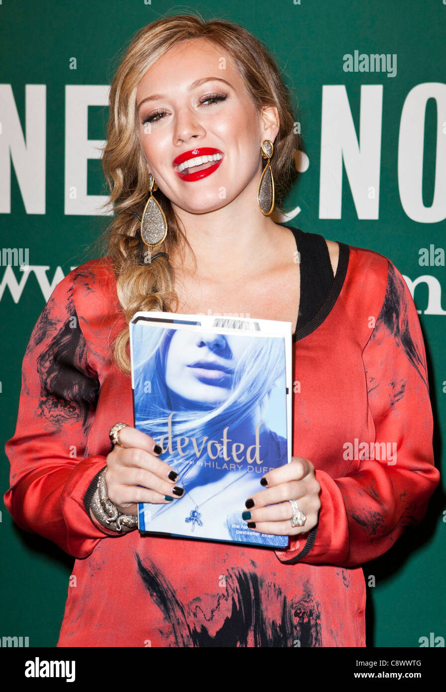 Hilary Duff at in-store appearance for Hilary Duff Book Signing for ...