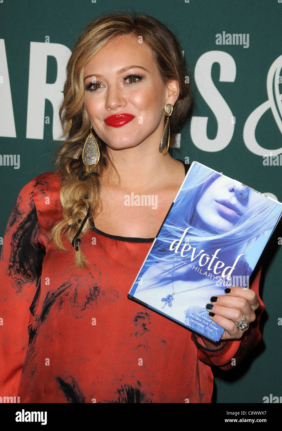 Hilary Duff in attendance for Hilary Duff Book Signing for DEVOTED ...