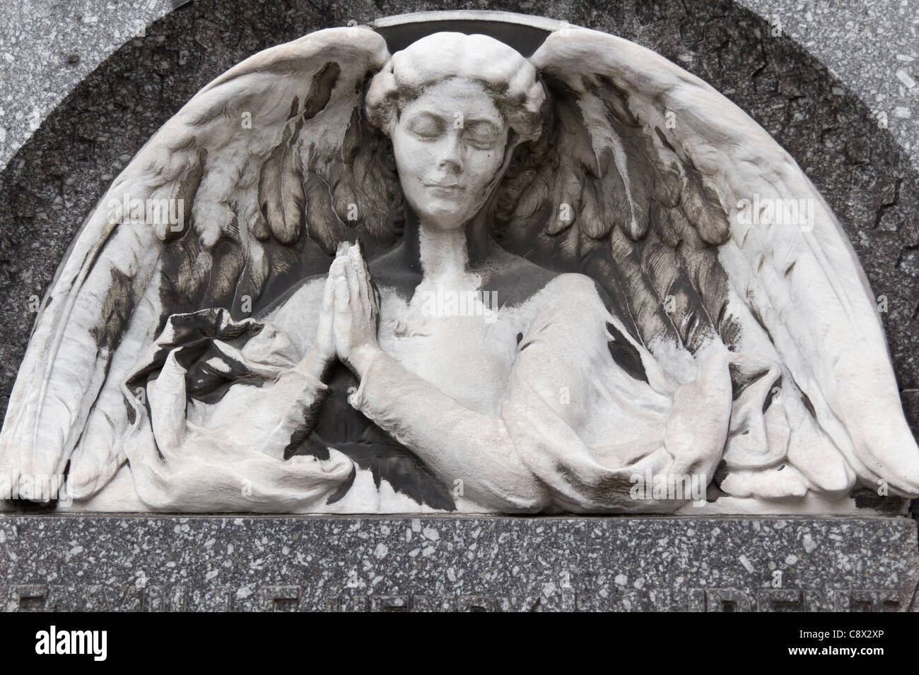 Angel sculptures cemetery hi-res stock photography and images - Alamy