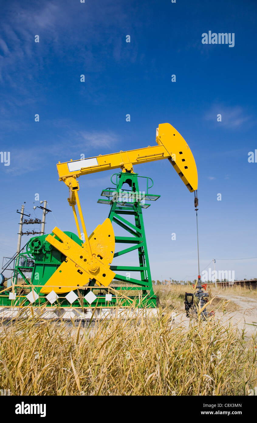 Pump jack hi-res stock photography and images - Alamy