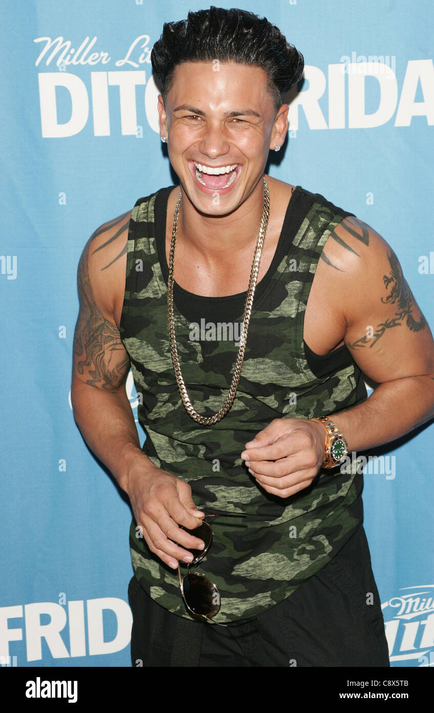 Paul "DJ Pauly D" DelVecchio in attendance STRIKEFORCE Fighter Ryan ...