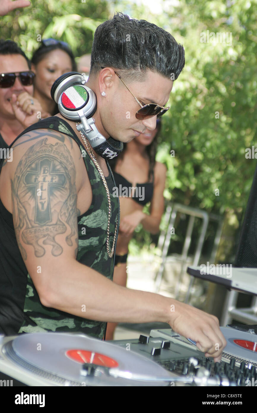 Paul "DJ Pauly D" DelVecchio in attendance STRIKEFORCE Fighter Ryan ...