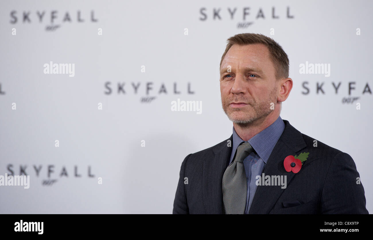 London daniel craig london hi-res stock photography and images - Alamy
