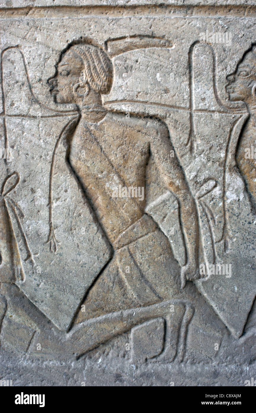 Egypt temple relief hi-res stock photography and images - Alamy