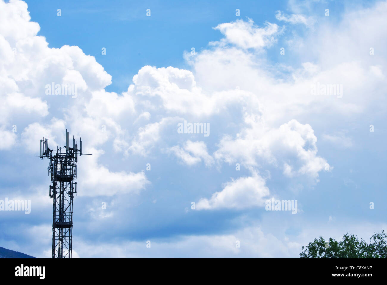 Radio transmitting towers antennas hi-res stock photography and images ...