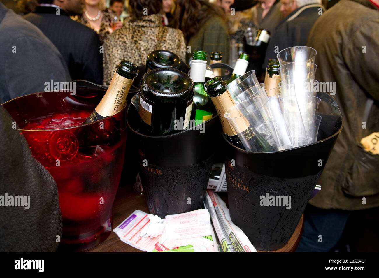 Champagne buckets hi-res stock photography and images - Alamy