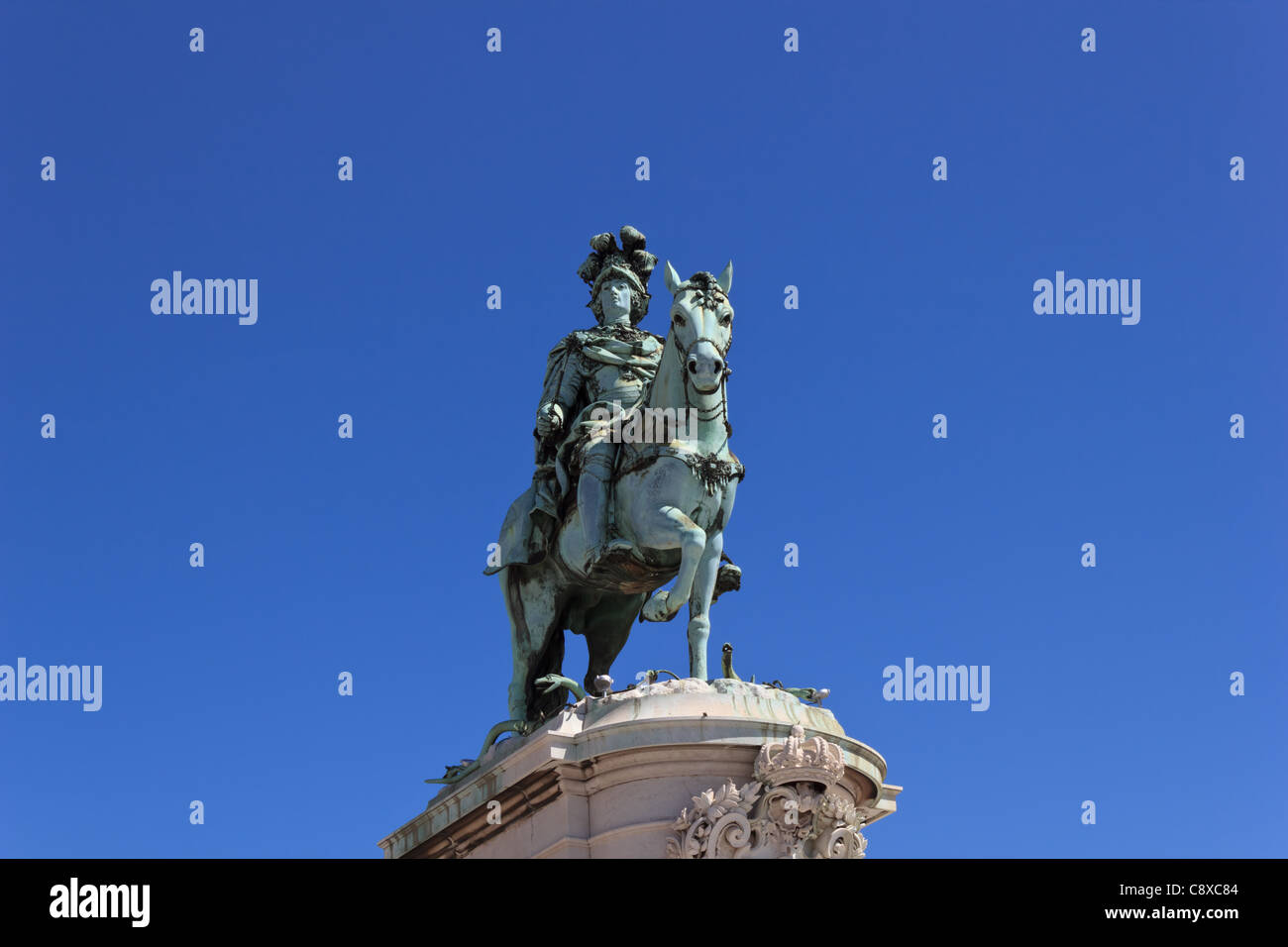 An equestrian statue in Lisbon (Portugal Stock Photo - Alamy