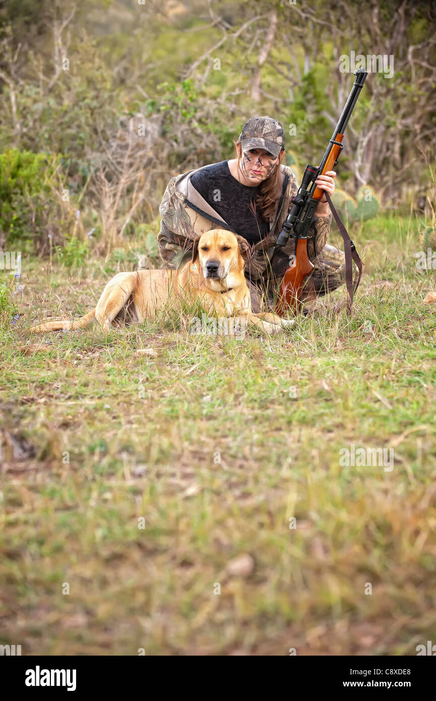 Female hunter with rifle firearm and retriever dog Stock Photo - Alamy