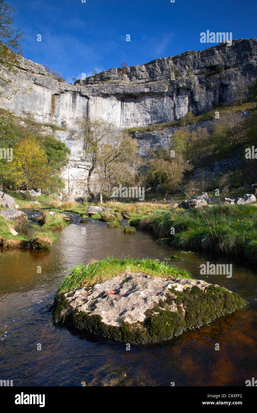 Malham cove hi-res stock photography and images - Alamy