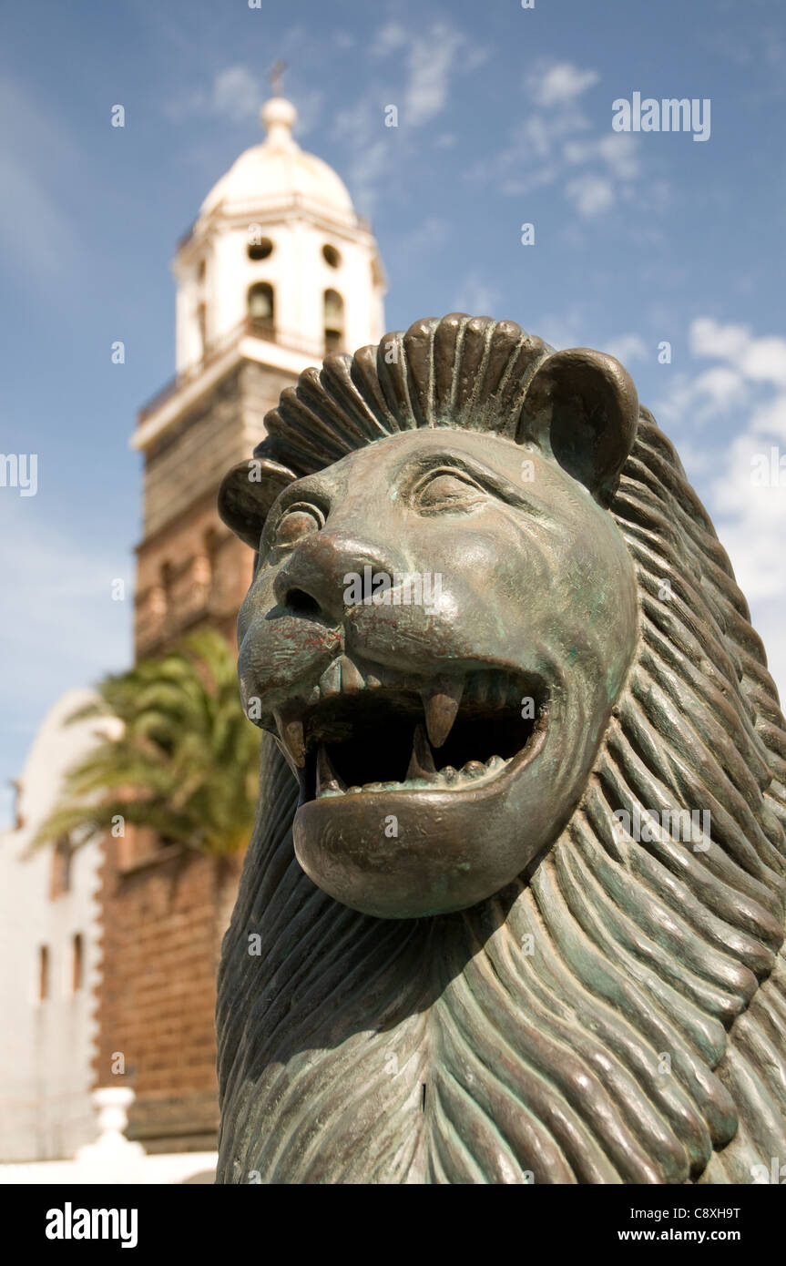 Lion statues hi-res stock photography and images - Alamy
