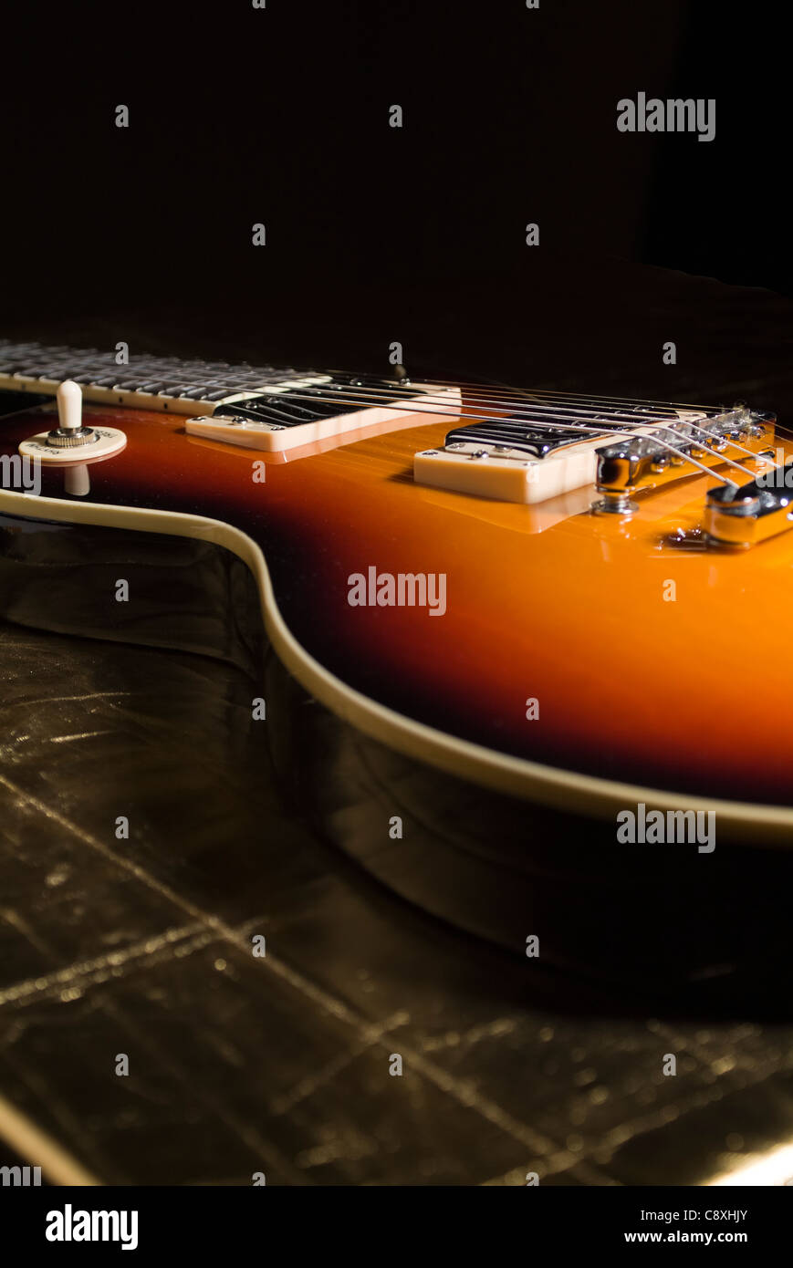 Curve guitar hi-res stock photography and images - Alamy