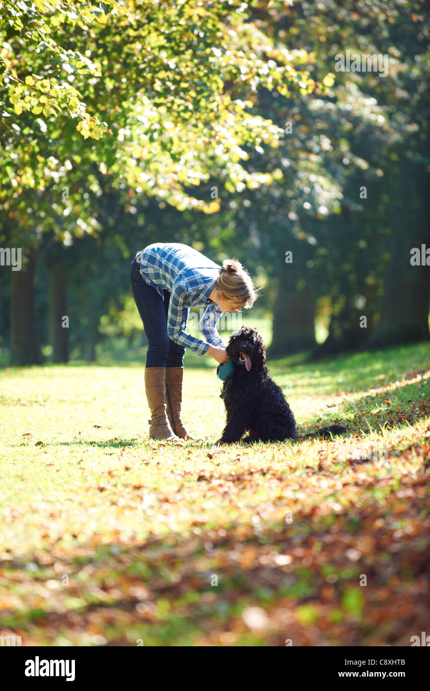 Leaning crouch hi-res stock photography and images - Alamy