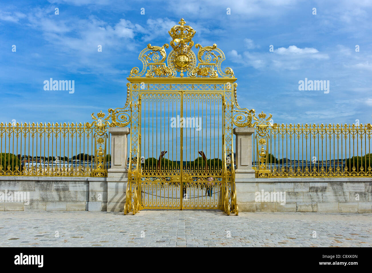 Paris, the gate of the Royal Palace of Versailles Stock Photo - Alamy