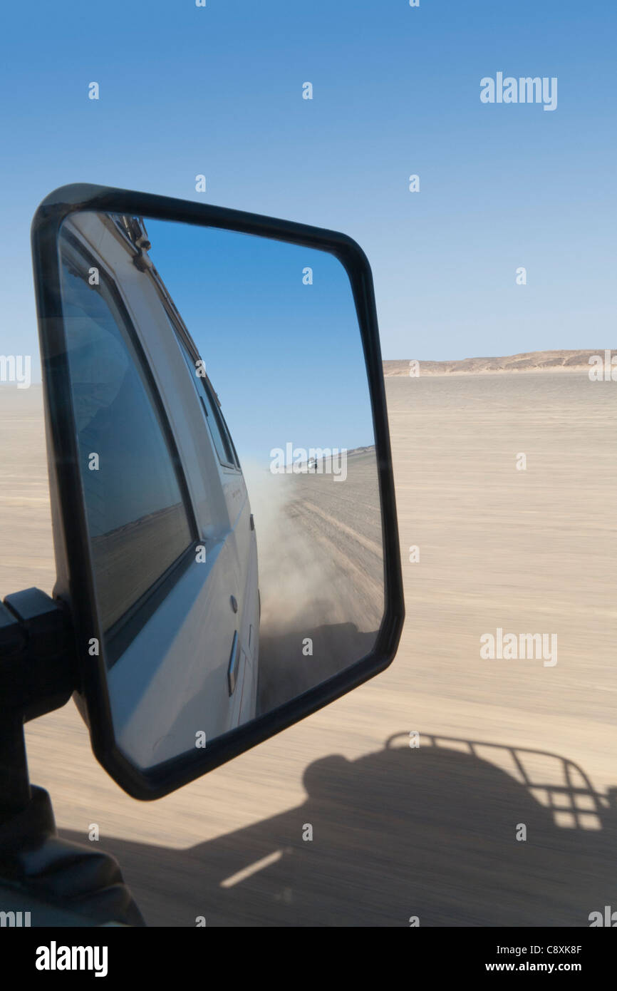 Car dust trail across desert hi-res stock photography and images - Alamy