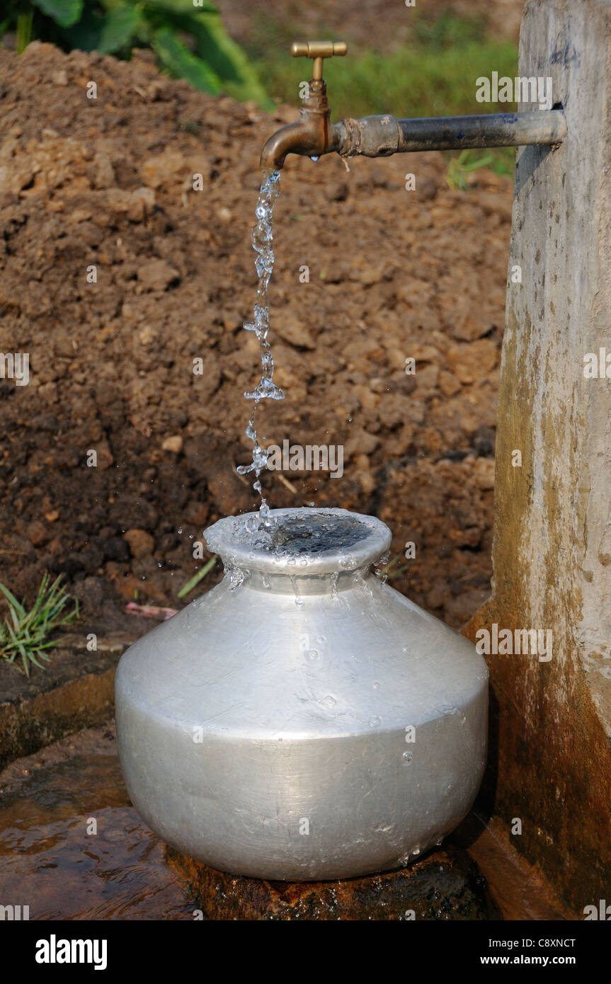 Water tap india hi-res stock photography and images - Alamy