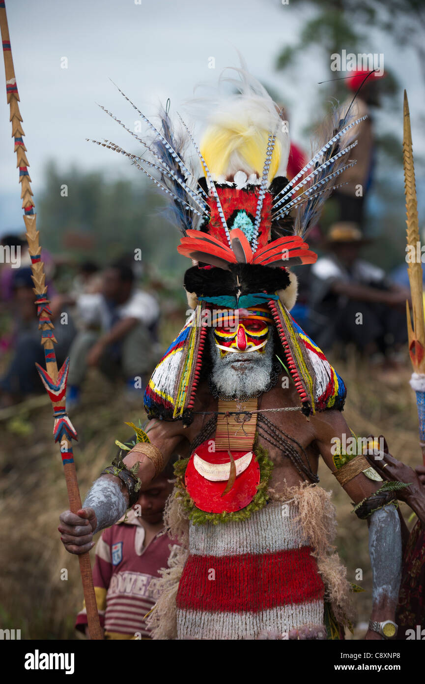 Men of Mendi from the Southern Highlands at Hagen Show Western ...