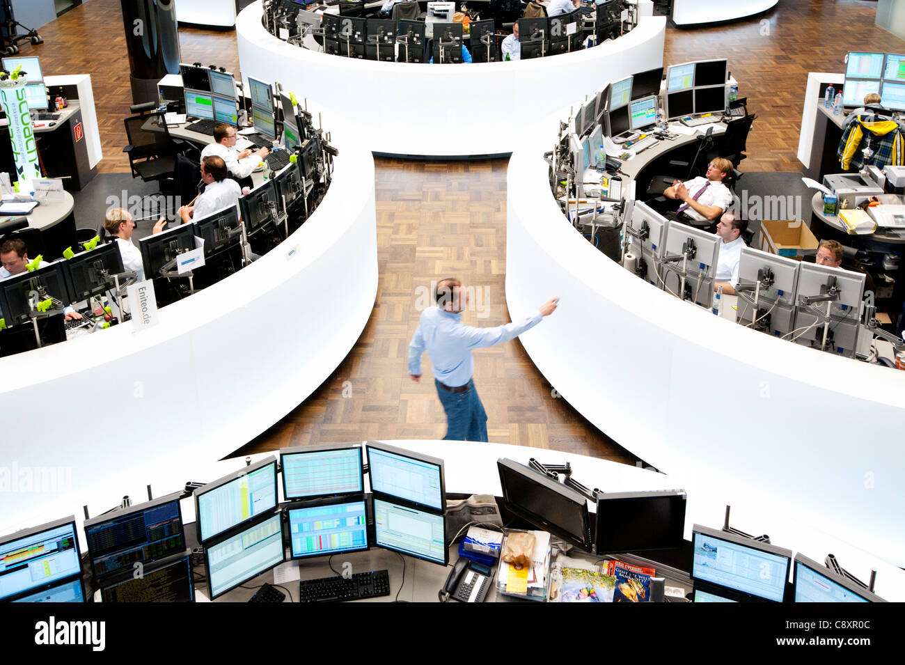 Stock market trading floor hi-res stock photography and images - Alamy