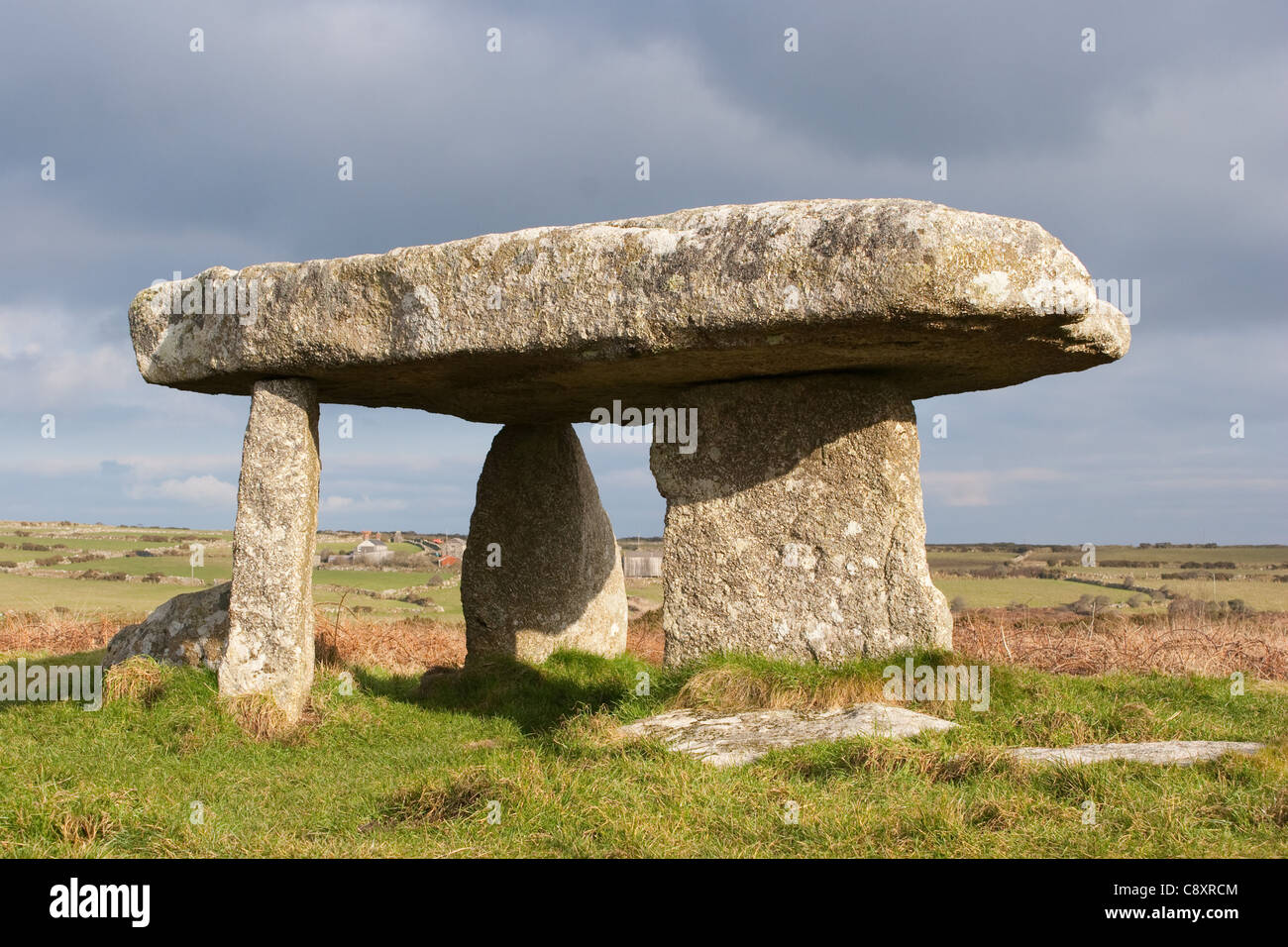 Lanyon Quoit ancient monument in Cornwall Stock Photo - Alamy