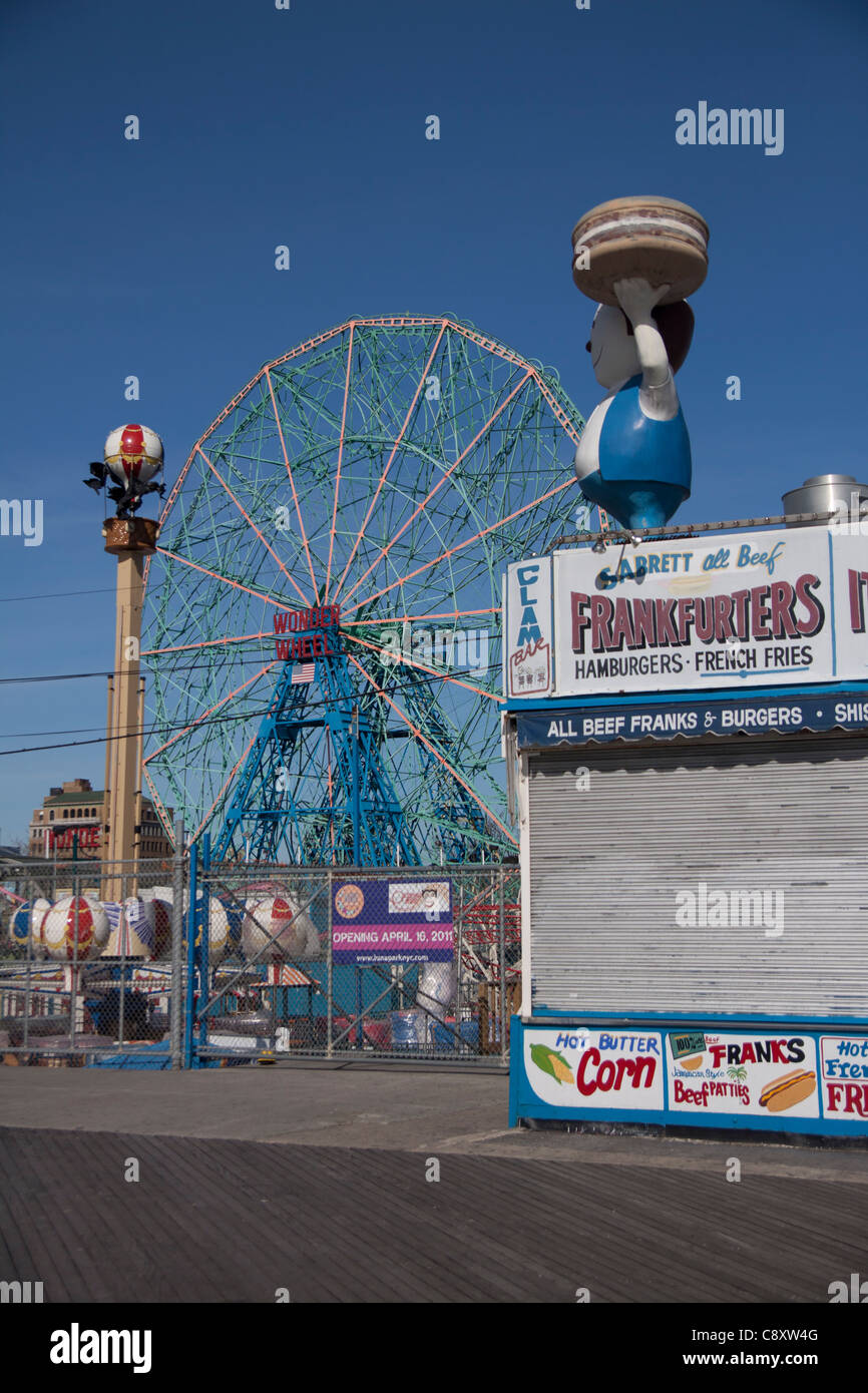 Coney Island Wonder Wheel, Ferris wheel in New York City Stock Photo ...