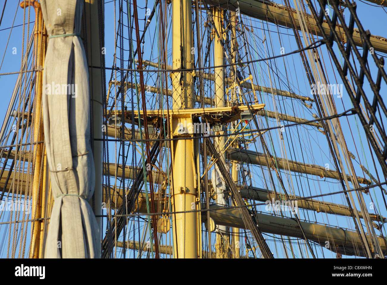 Old Ship tackles on the frigate Stock Photo - Alamy