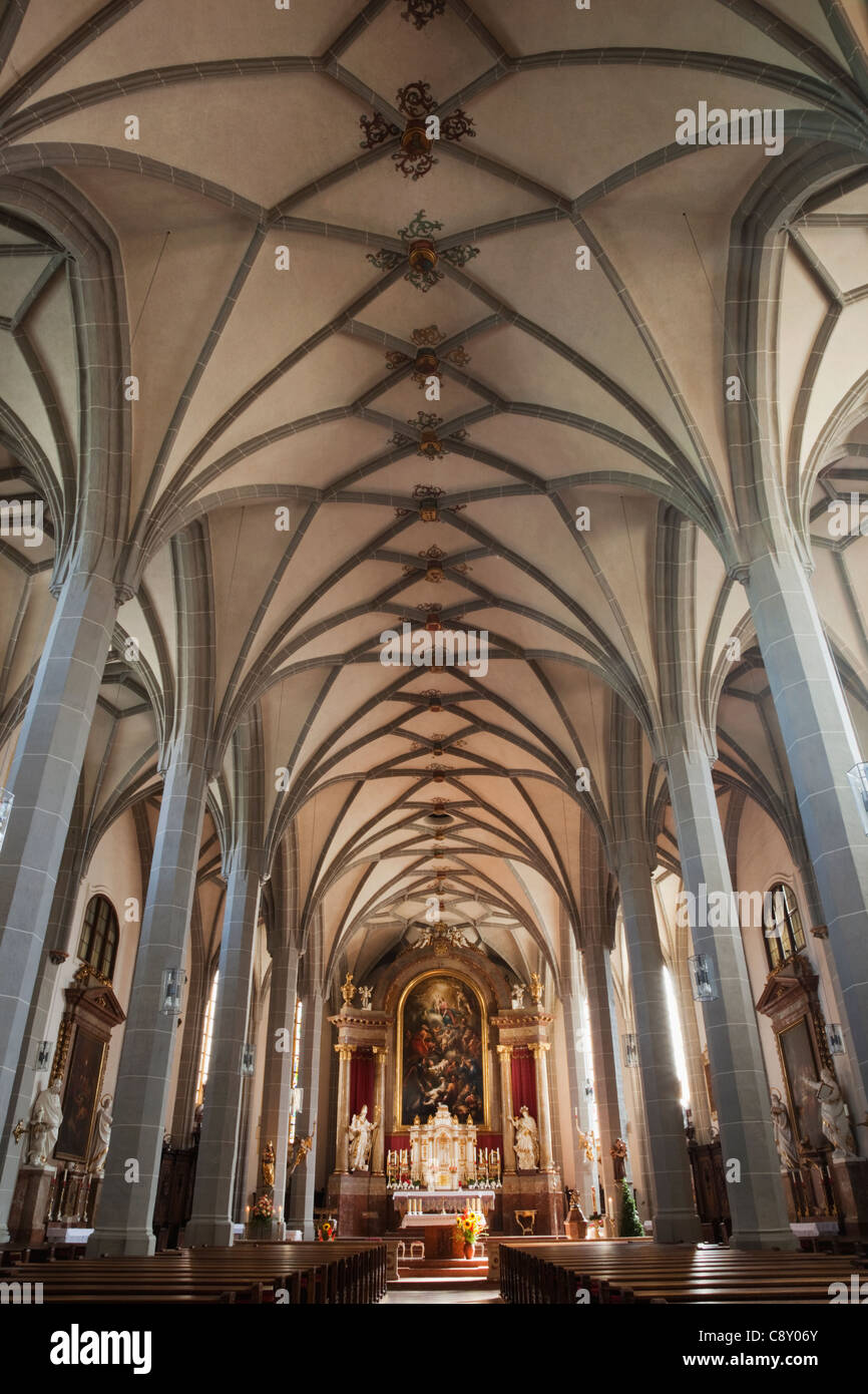 Interior church collegiate hi-res stock photography and images - Alamy