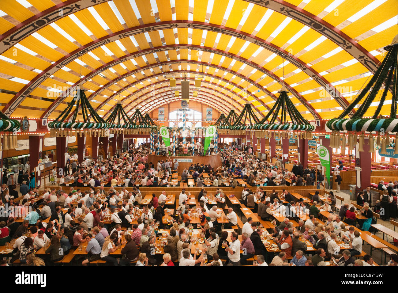 Oktoberfest crowd beer hi-res stock photography and images - Alamy
