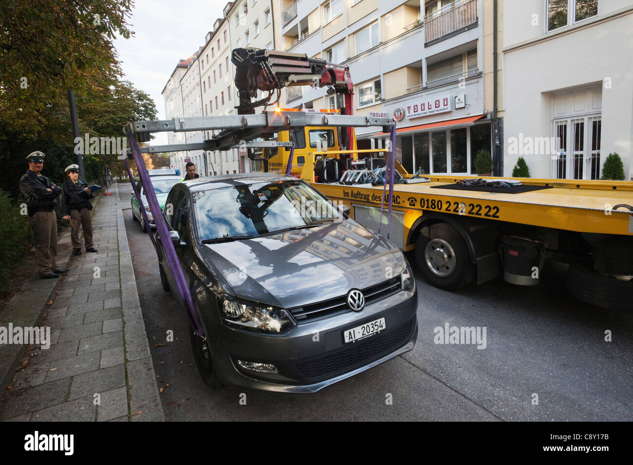 Car being towed away hi-res stock photography and images - Alamy