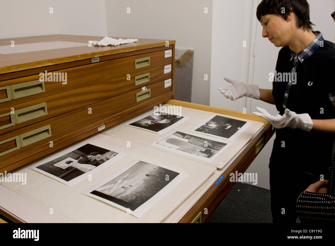 Open Eye Gallery ,Archivist looking at Hardmans photographs of ...